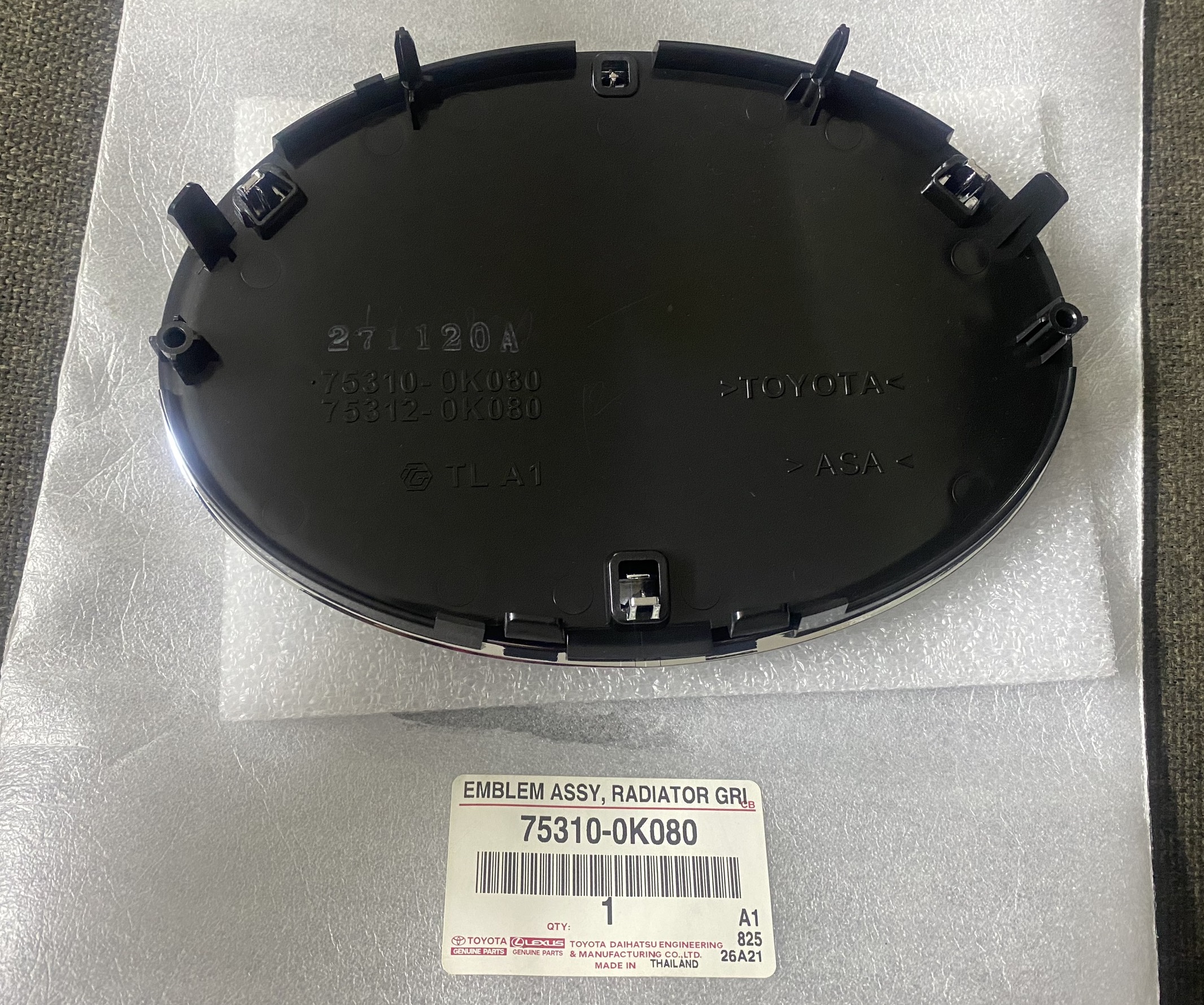 Logo mặt calang Toyota Fortuner 2017-2022 giá tốt chính hãng