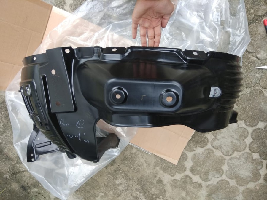 Lòng vè chắn bùn bánh trước phải Mitsubishi Xpander hàng chính hãng ...