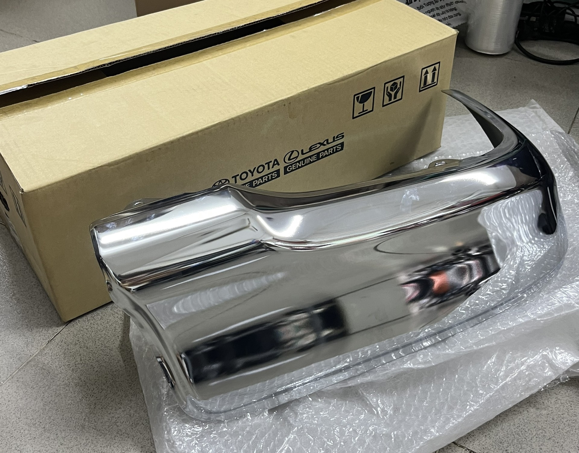 Ốp Cản sau Toyota Hilux 2016 hàng chính hãng chât lượng